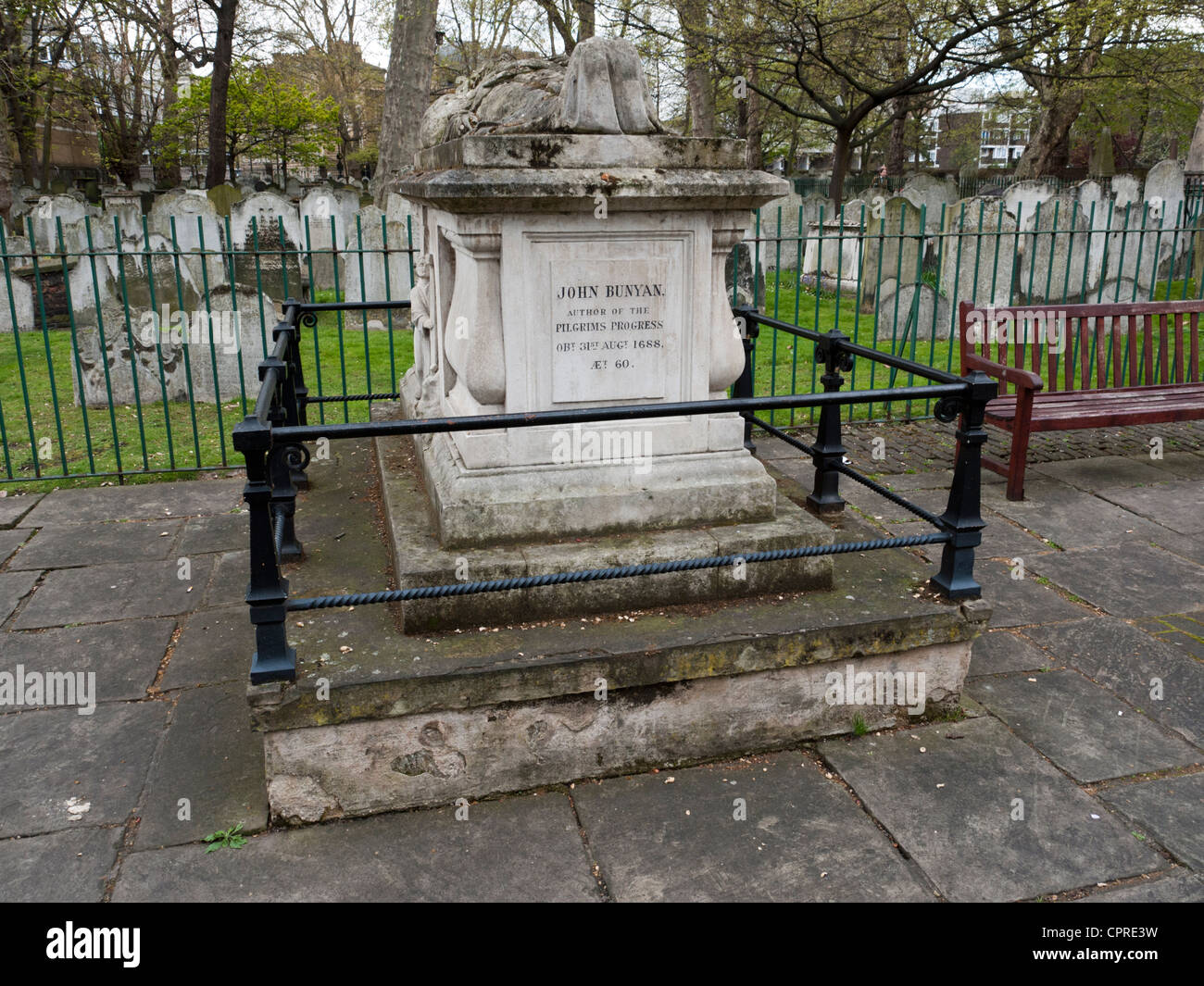 John bunyan grave hi-res stock photography and images - Alamy