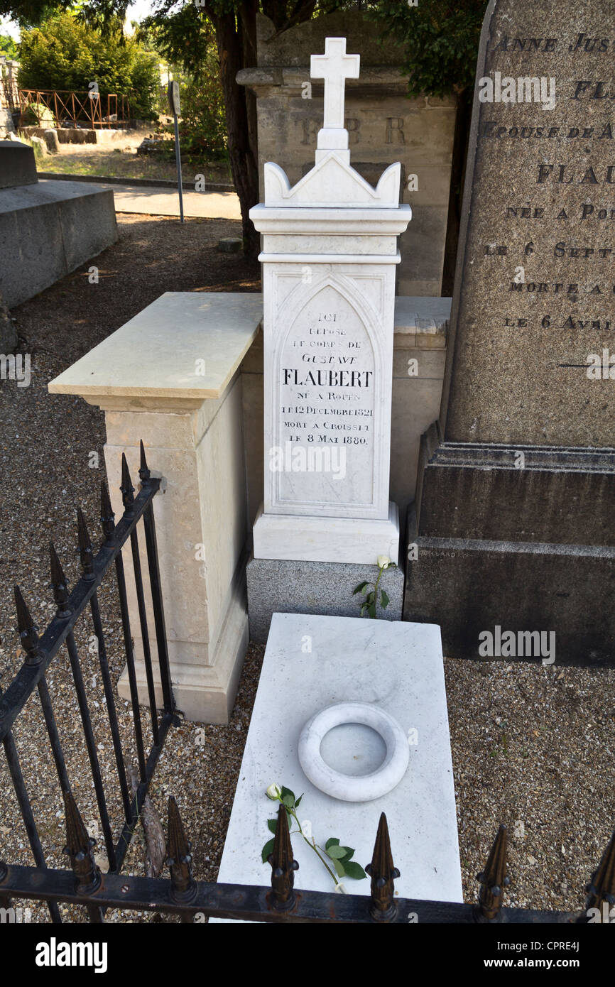 Tomb of Gustave Flaubert at Cimetière monumental de Rouen, France Stock ...