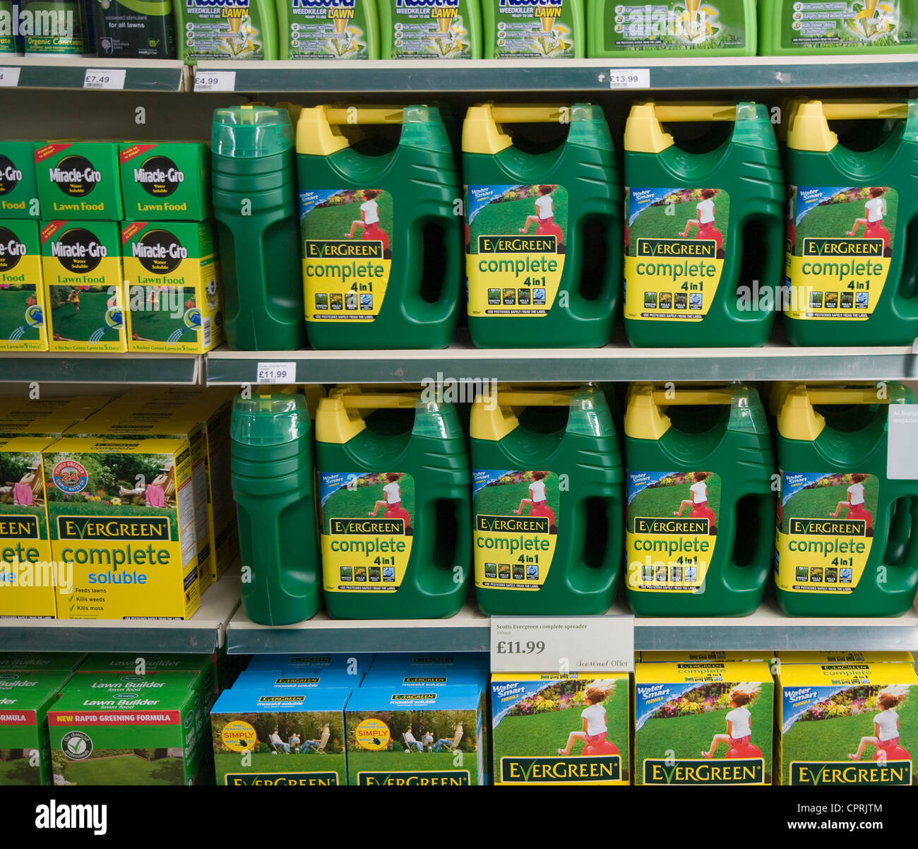 Evergreen Complete plant fertiliser shop shelves Stock Photo - Alamy