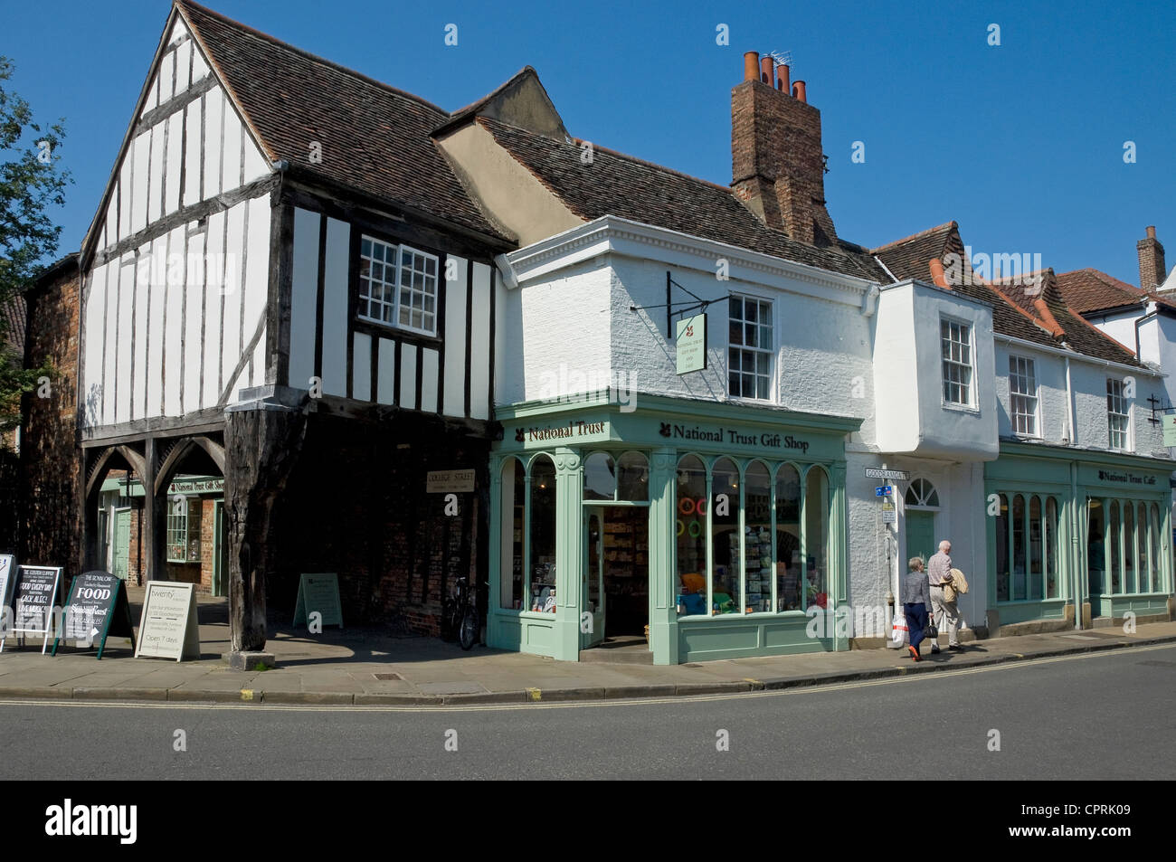 National Trust gift shop store shops stores Goodramgate York North ...