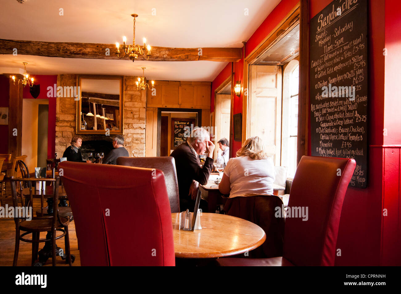 Country pub interior uk hi-res stock photography and images - Alamy