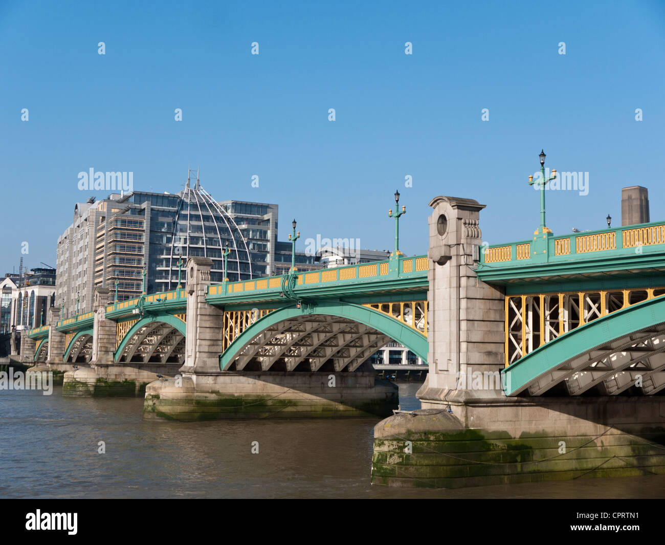 Southwark bridge across river hi-res stock photography and images - Alamy
