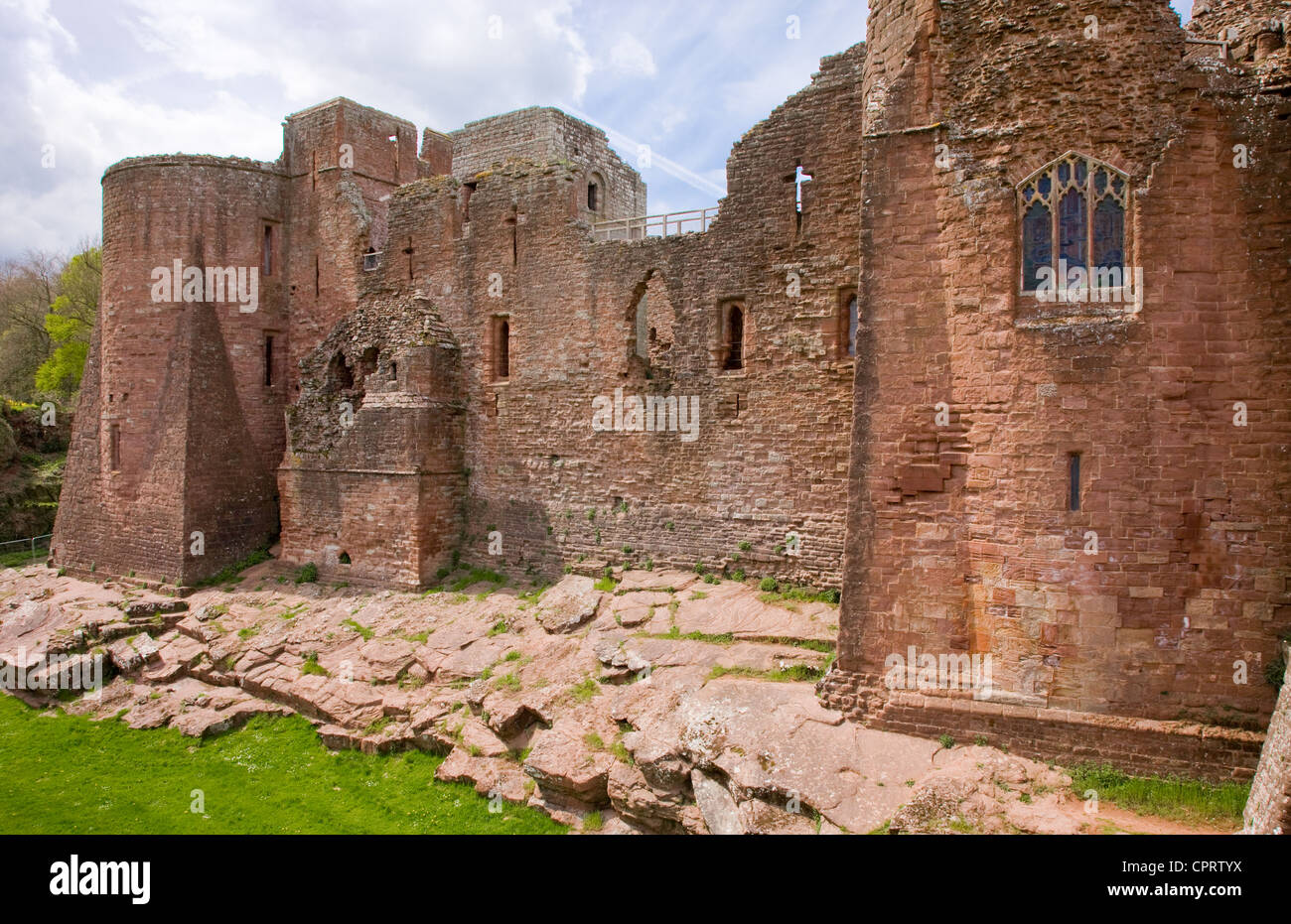 Castle walls and dry moat hi-res stock photography and images - Alamy