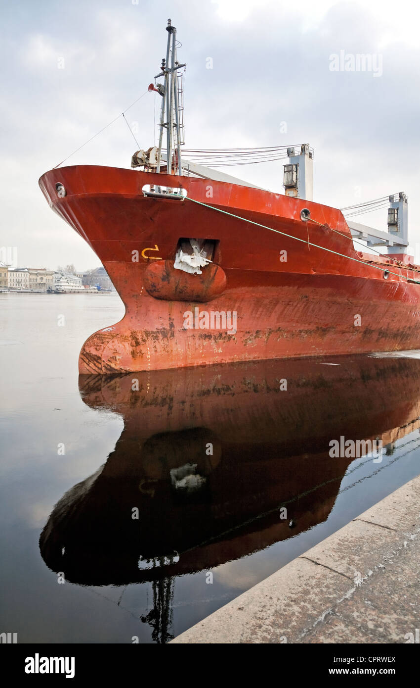Bulbous bow design detail on moored trader ship Stock Photo - Alamy