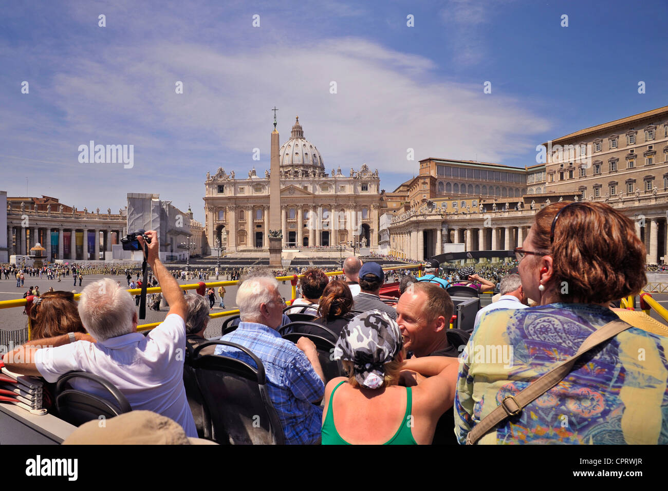 Bus in rome hi-res stock photography and images - Alamy