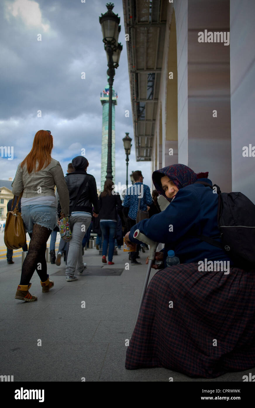 Paris urban poverty old homeless hi-res stock photography and images ...