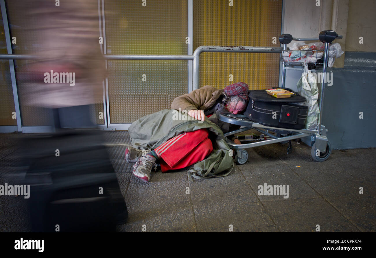 Homeless alcoholic hi-res stock photography and images - Alamy