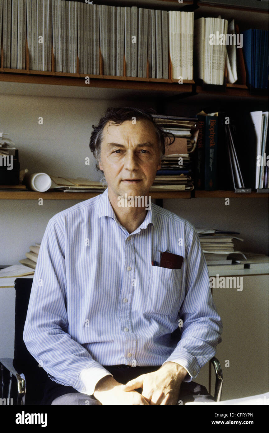 Huber, Robert, * 20.2.1937, German biochemist, half length, circa 1990 ...