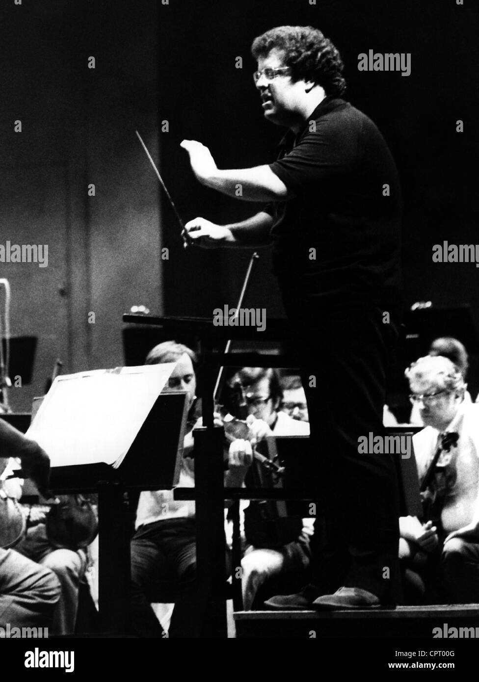 Levine, James, * 23.6.1943, US conductor, music director of the ...