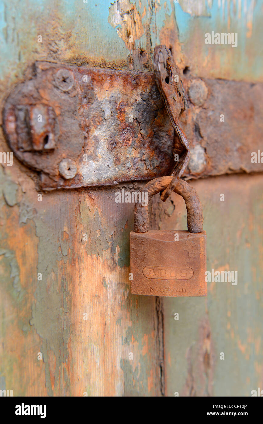 Distressed door hi-res stock photography and images - Alamy