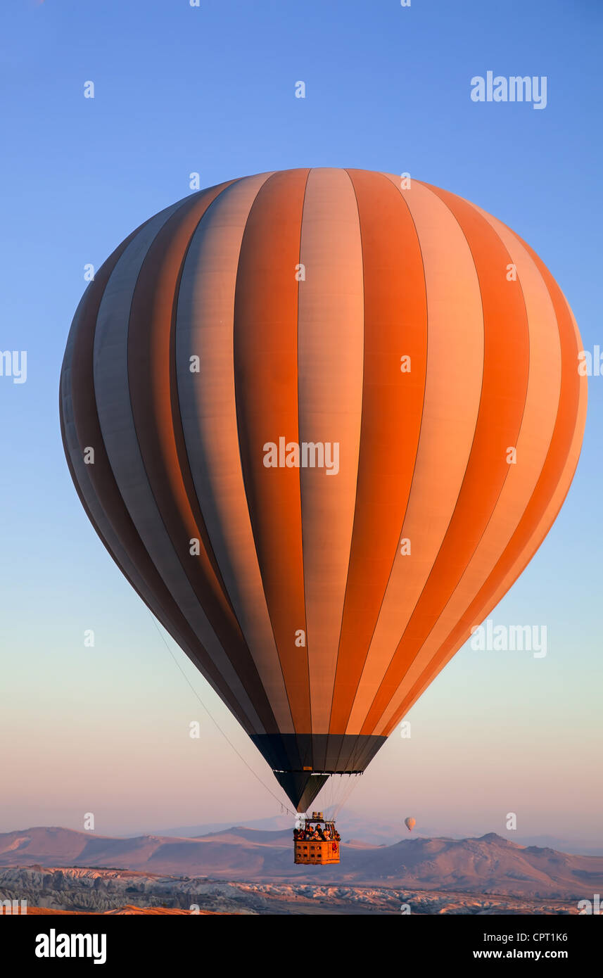 Balloons over cappadocia at sunrise hi-res stock photography and images ...