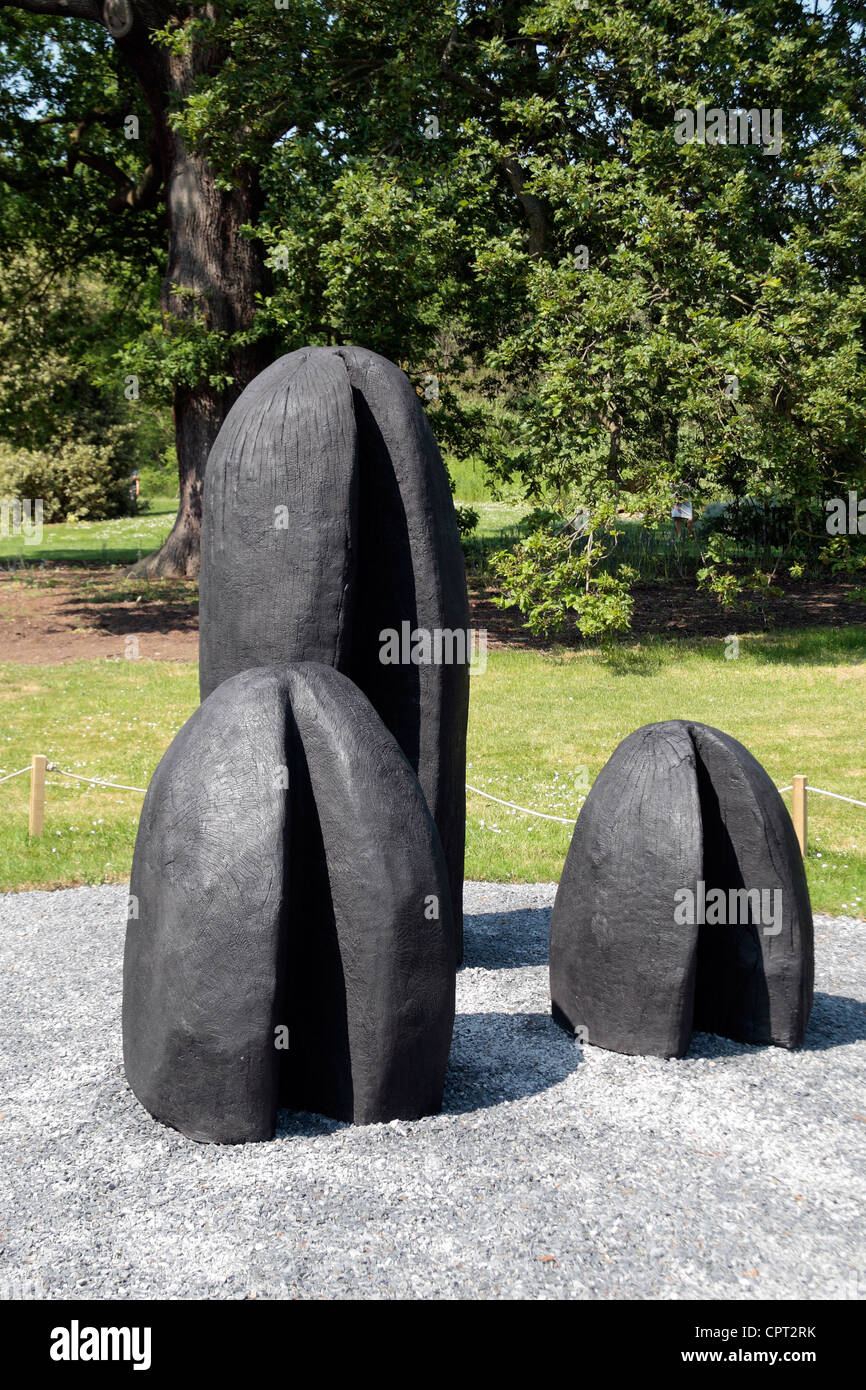 The "Three Humps" sculpture by David Nash, part of David Nash at Kew ...