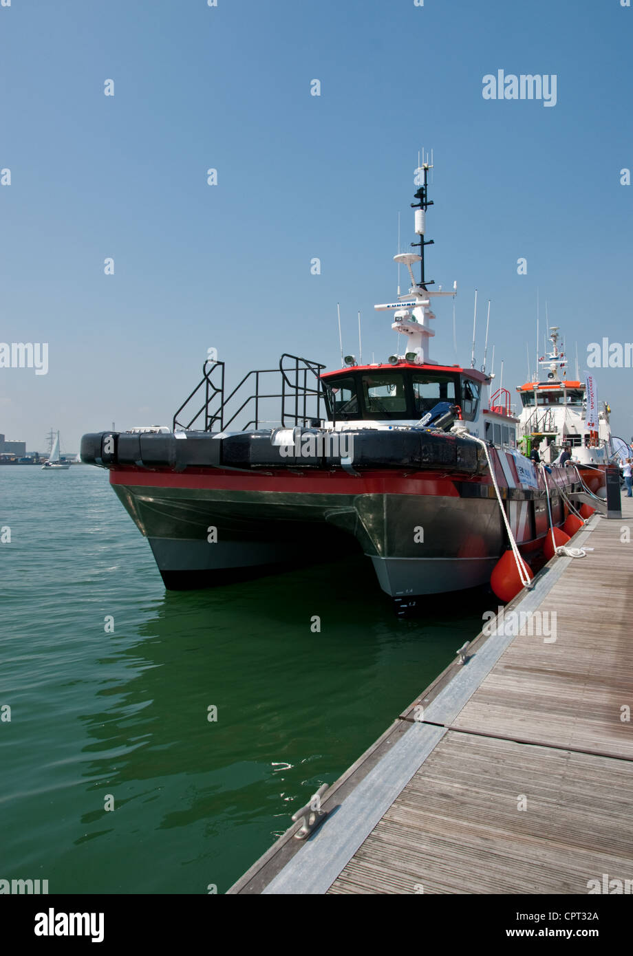 Catamaran workboat hi-res stock photography and images - Alamy