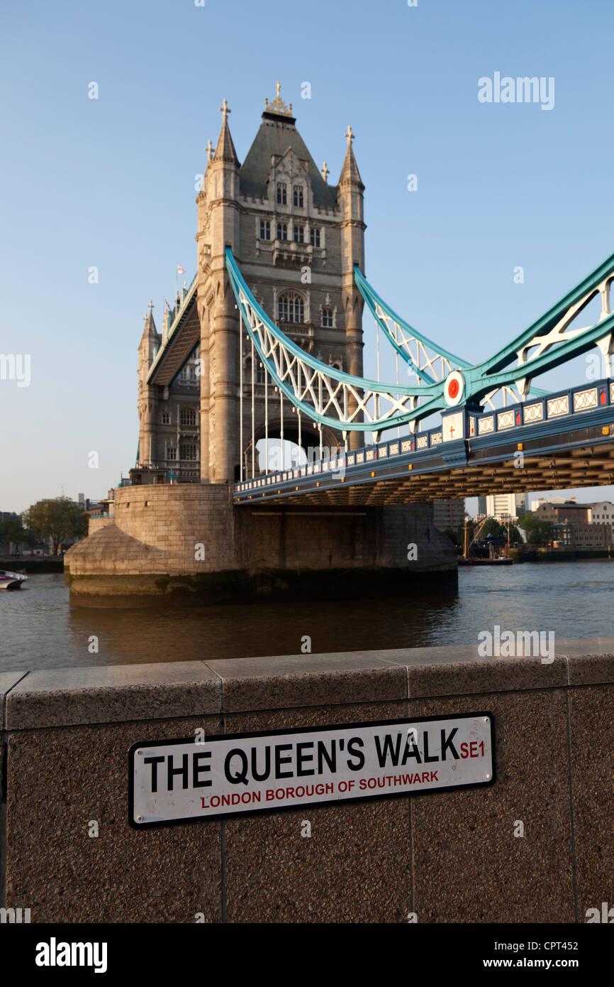 Queens walk urban landscape hi-res stock photography and images - Alamy