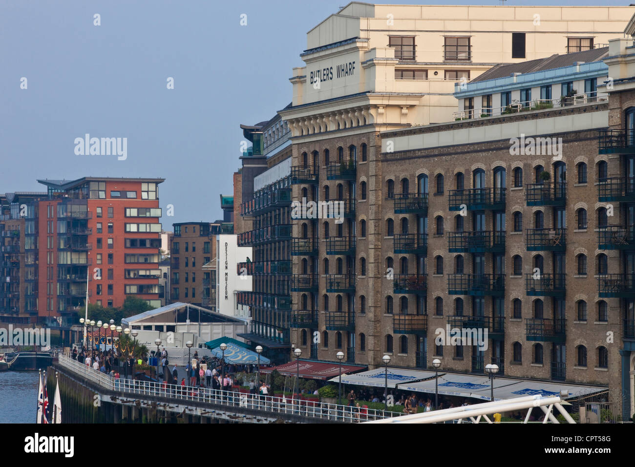 Tourism butlers wharf hi-res stock photography and images - Alamy