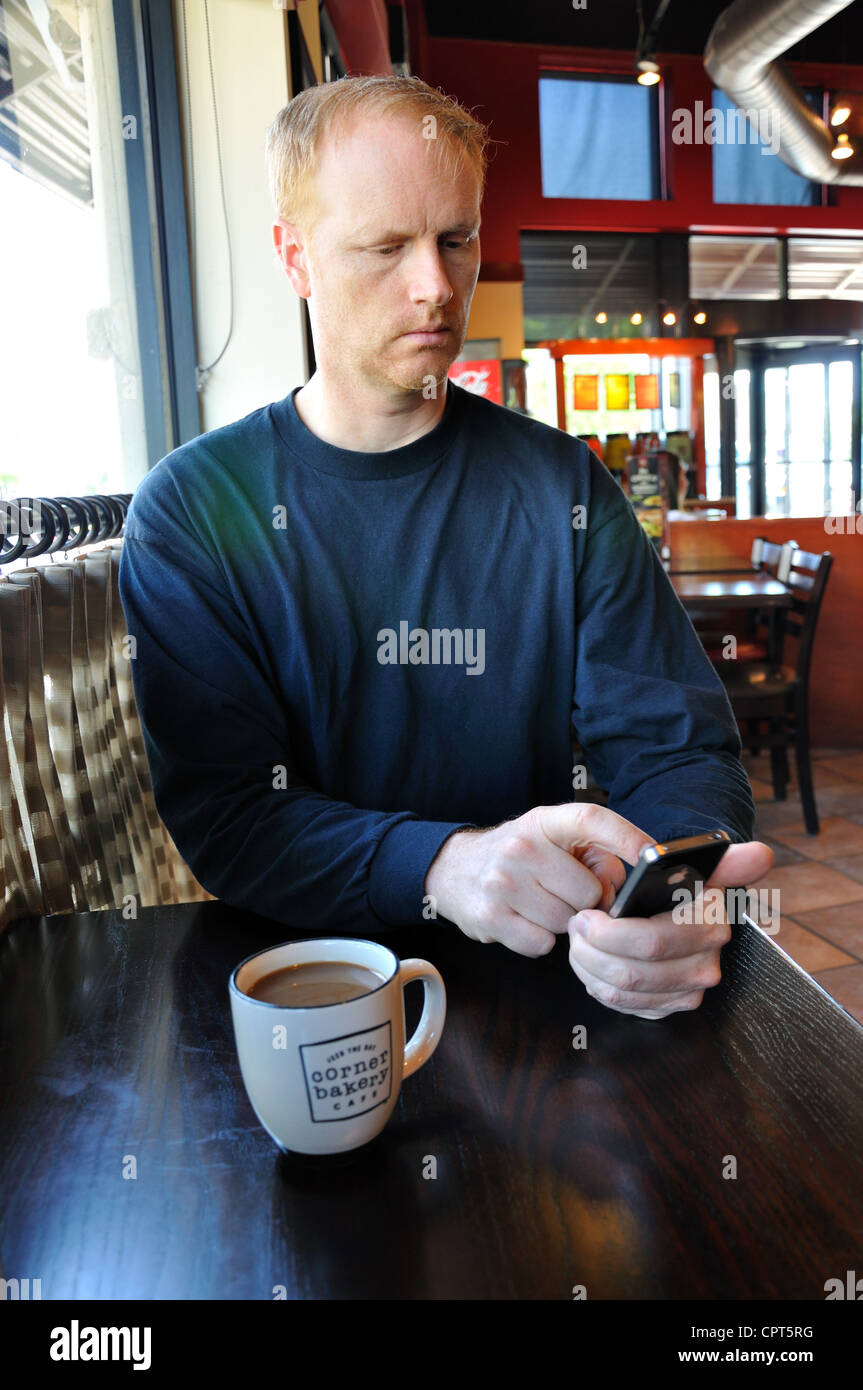 Iphone 4 man hi-res stock photography and images - Alamy