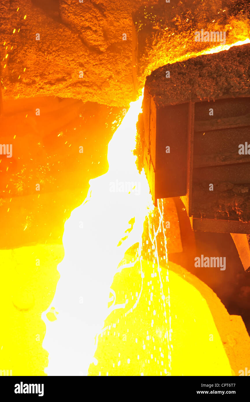 Pouring of liquid metal Stock Photo - Alamy