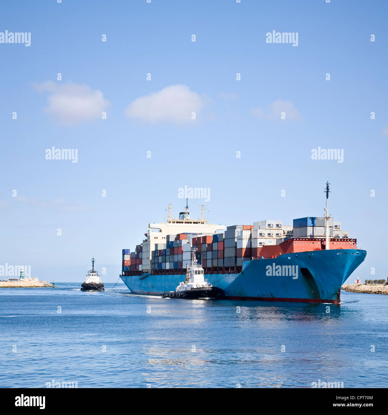 Heavily laden container ship entering the Swan River, Fremantle Port ...