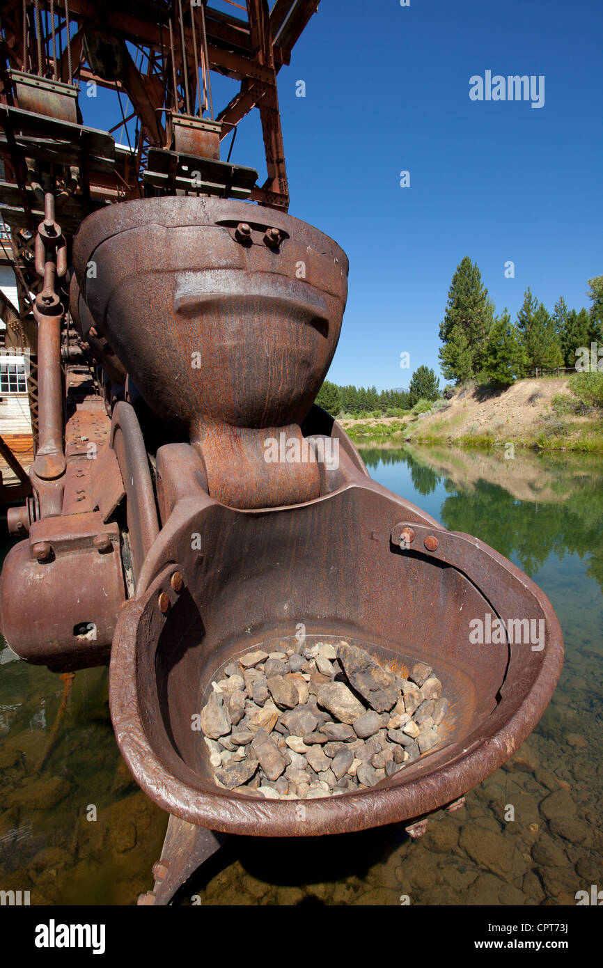 Ton bucket hi-res stock photography and images - Alamy