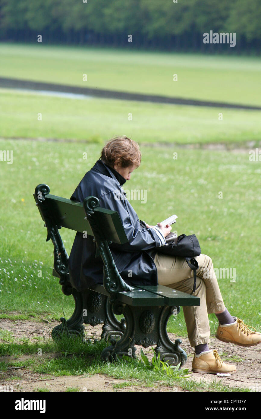 relaxing on park bench Stock Photo - Alamy
