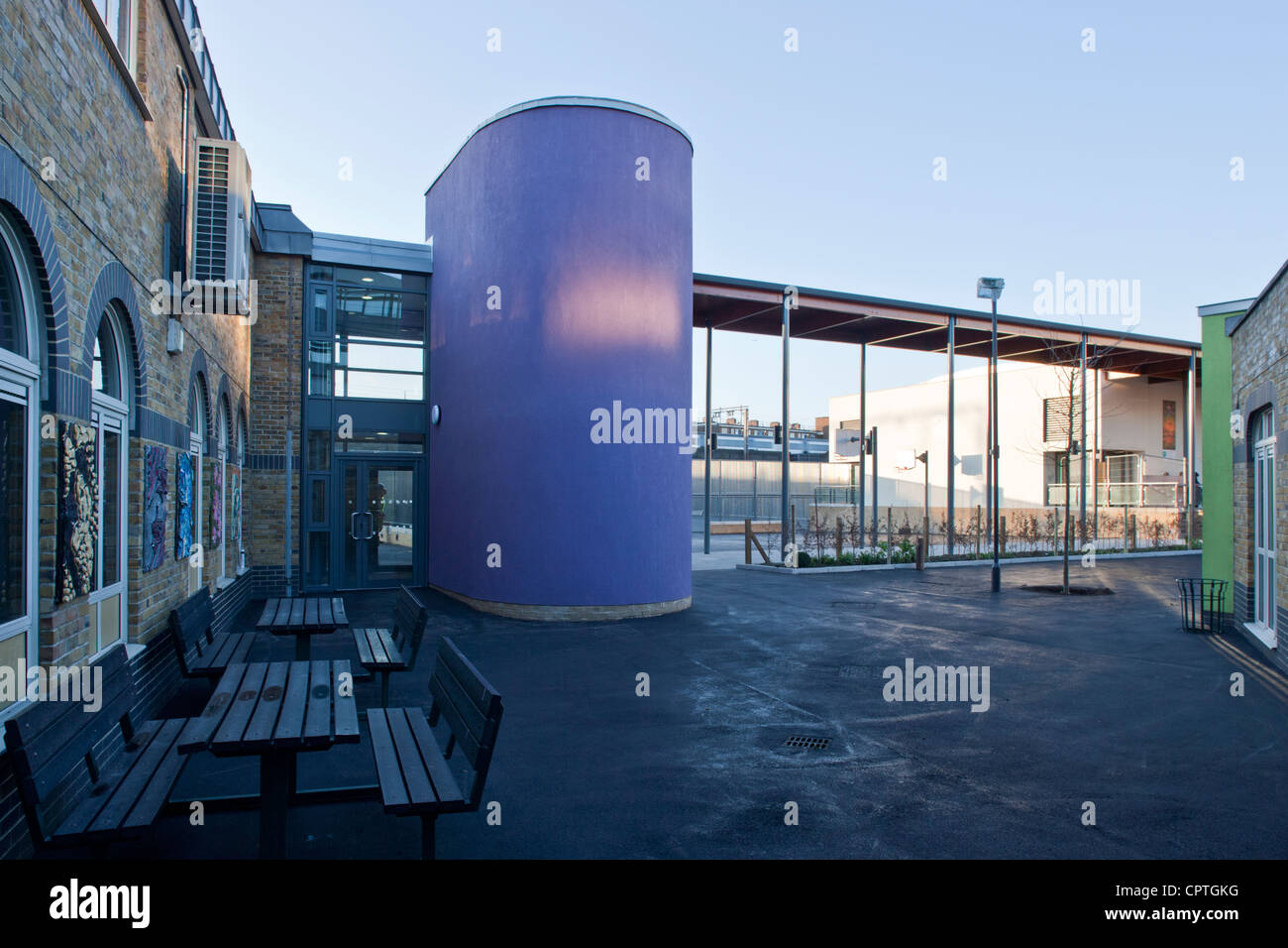 Inner City School building Stock Photo - Alamy