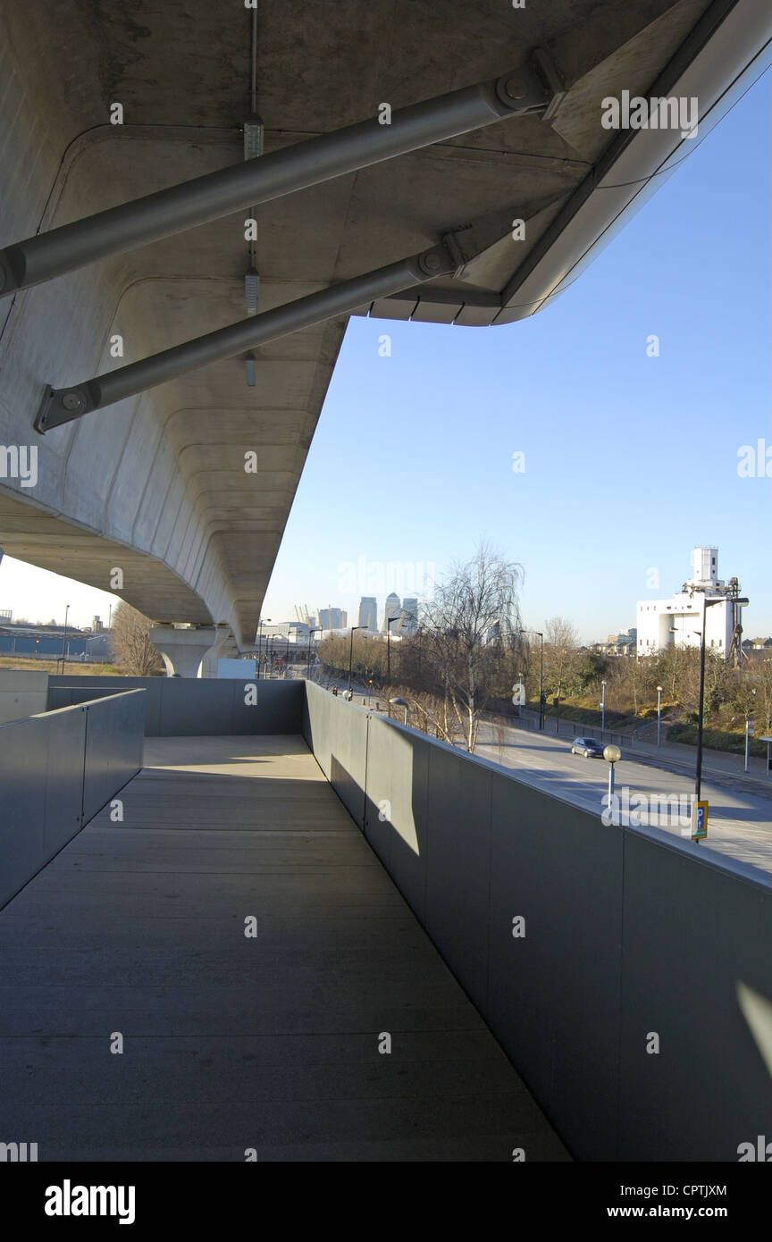 Elevated rail structure and Canary Wharf skyline from Pontoon Dock ...