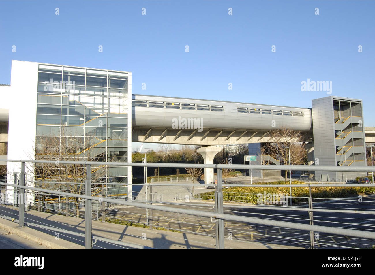 Pontoon dock london hi-res stock photography and images - Alamy