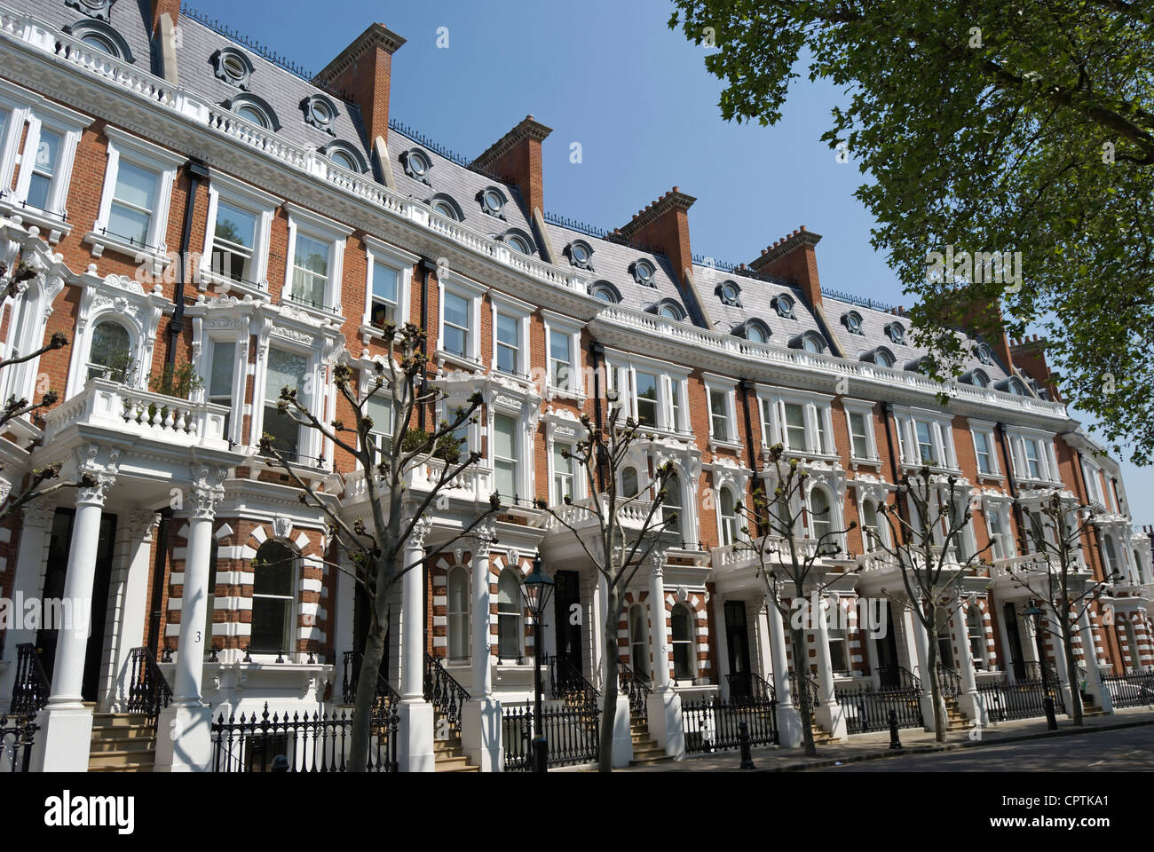 1880s terraced houses of observatory gardens, campden hill, kensington ...