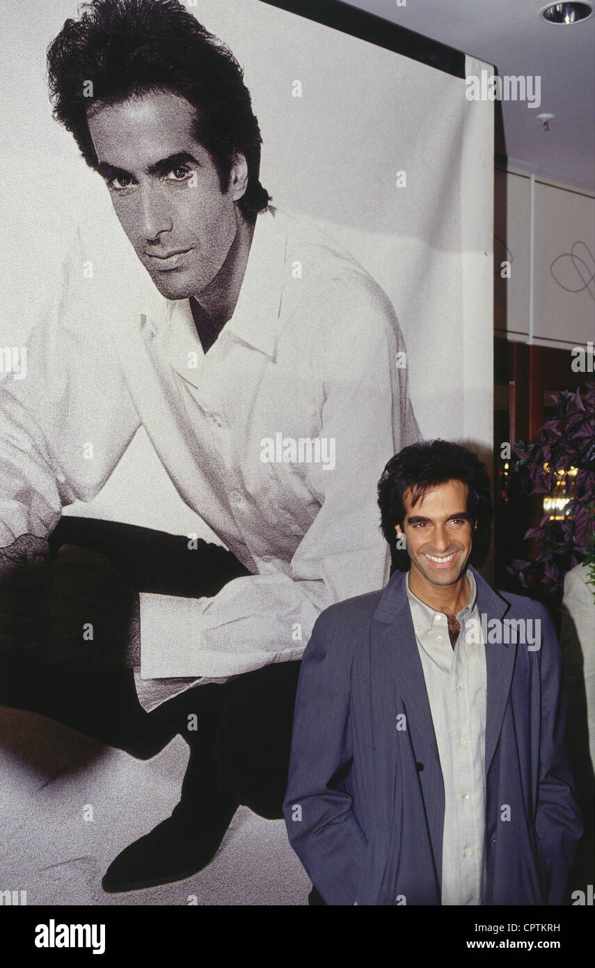 David copperfield magician hi-res stock photography and images - Alamy