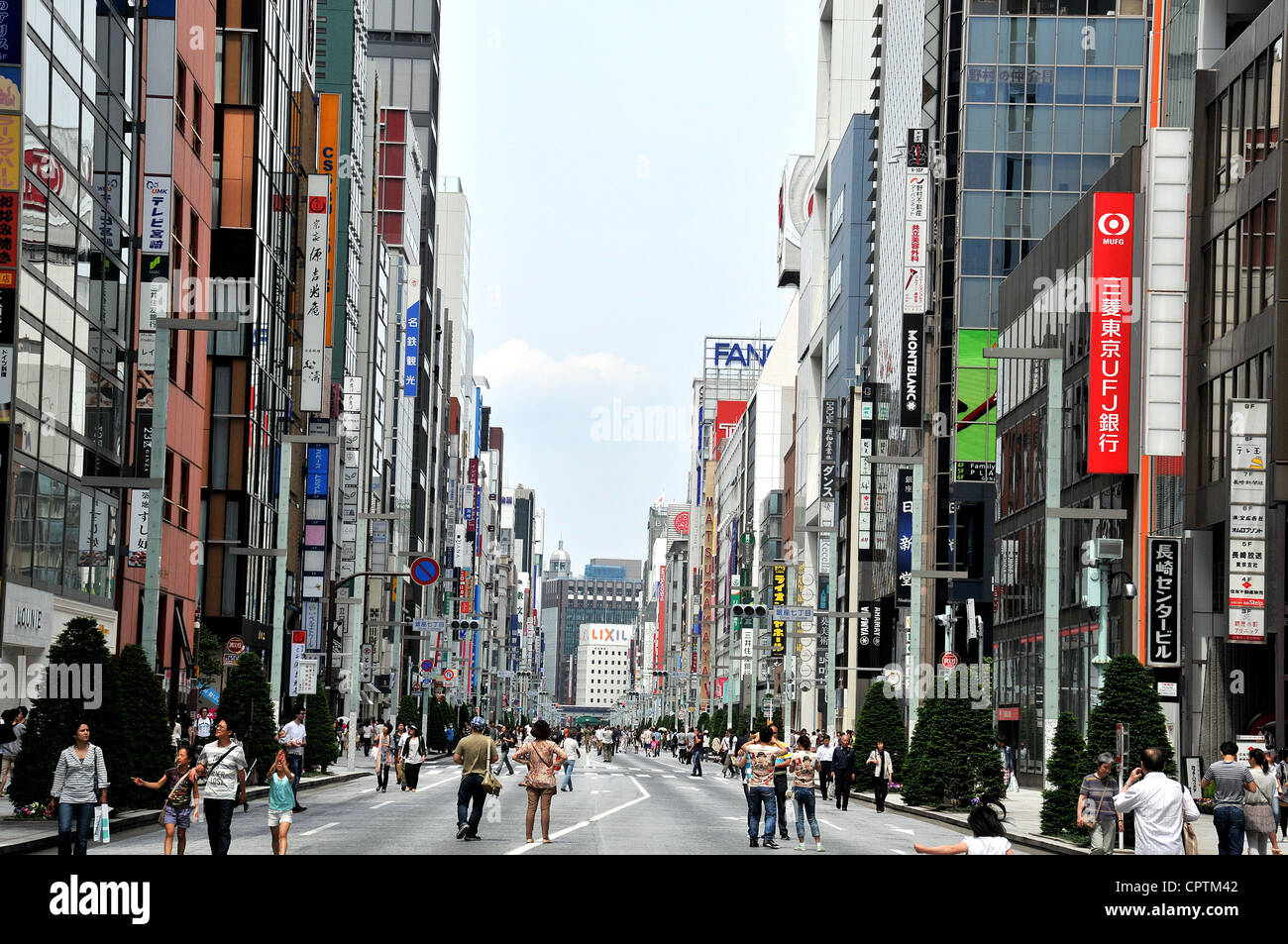 Japanese street scene hi-res stock photography and images - Alamy