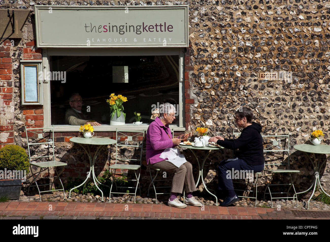 The singing kettle restaurant hi-res stock photography and images - Alamy