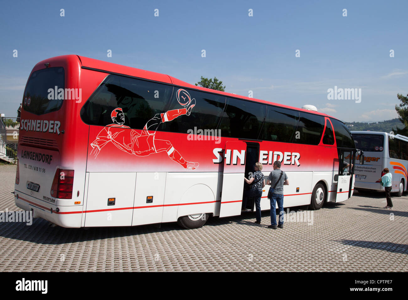Greyhound bus logo hi-res stock photography and images - Alamy