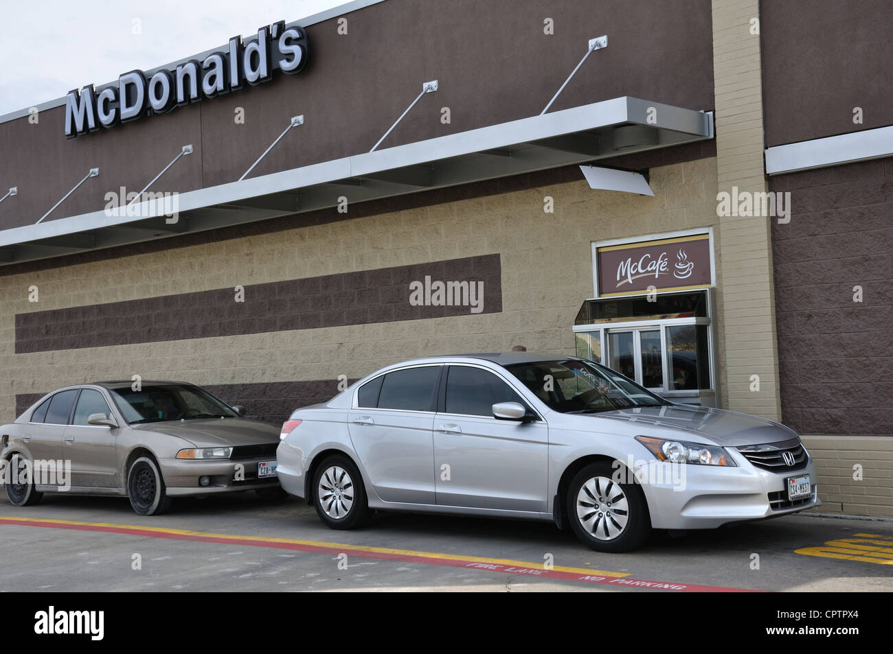 Mcdonalds drive through window hi-res stock photography and images - Alamy