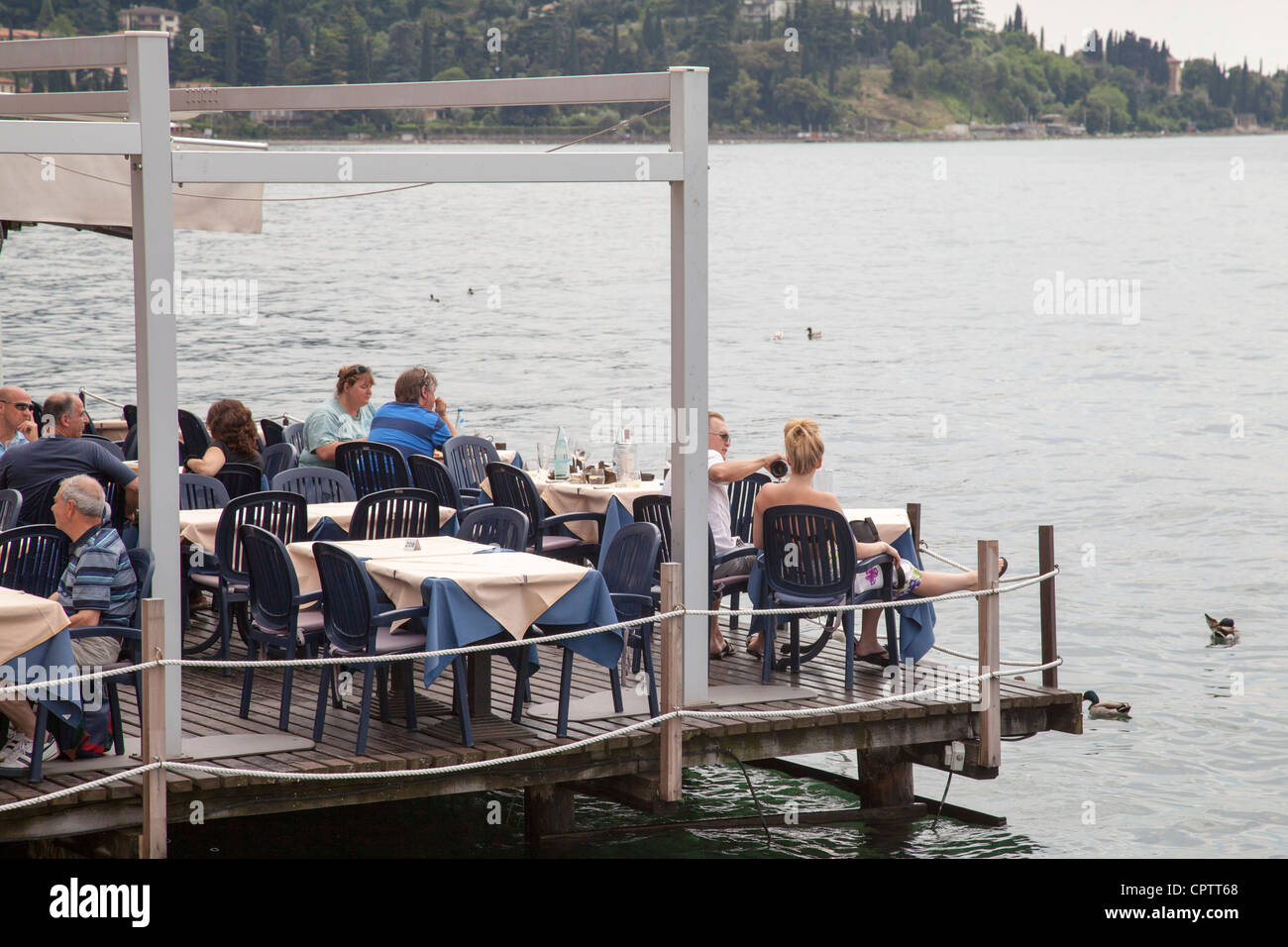 Four people dining italy hi-res stock photography and images - Alamy