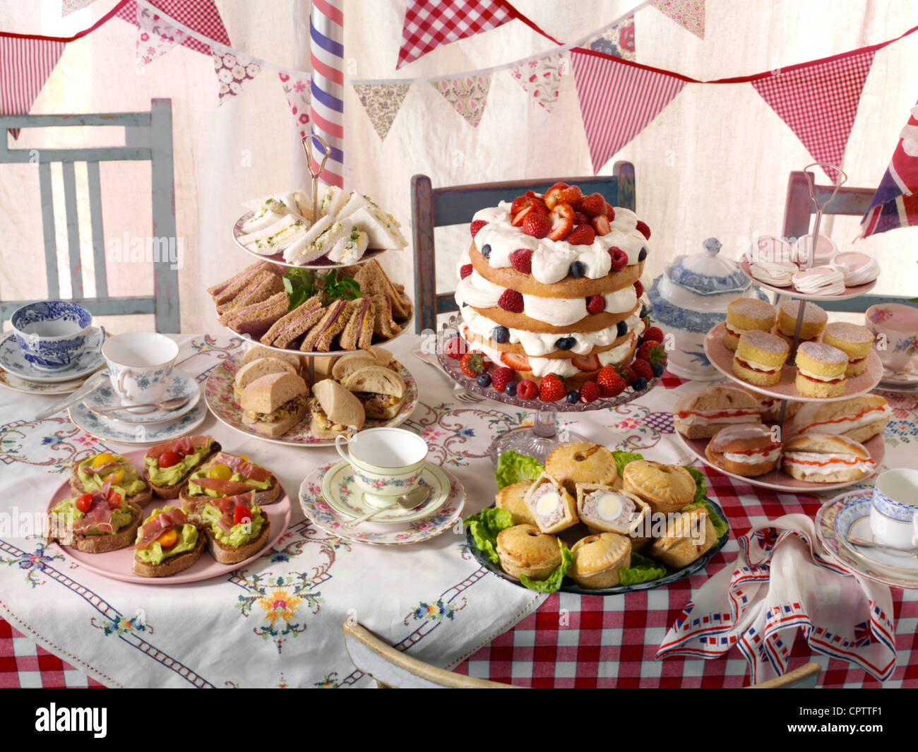 Jubilee street parties hi-res stock photography and images - Alamy