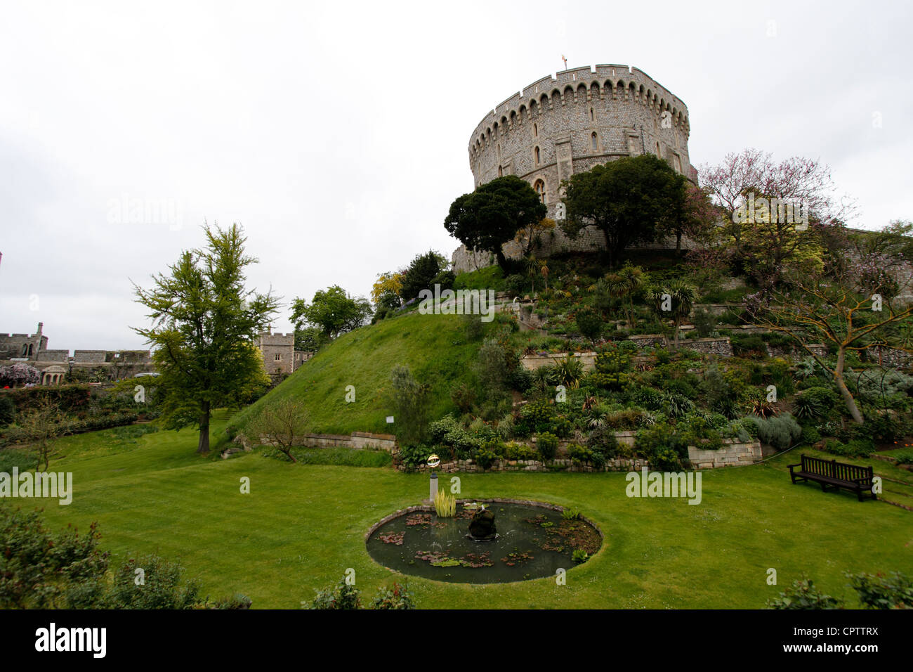Windsor castle round tower hi-res stock photography and images - Alamy