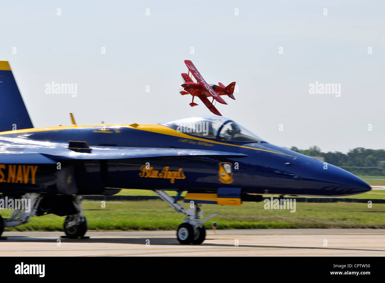 Oracle plane hi-res stock photography and images - Alamy