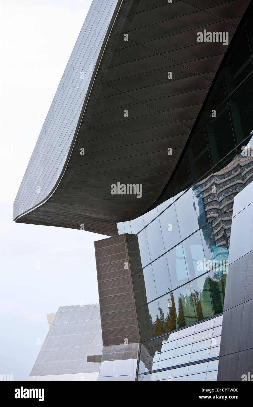 Modern architecture at the BMW Headquarters office blocks, showroom and ...