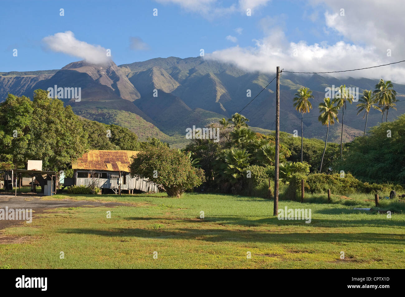 Elk284-6157 Hawaii, Molokai, East Molokai, rural house Stock Photo - Alamy