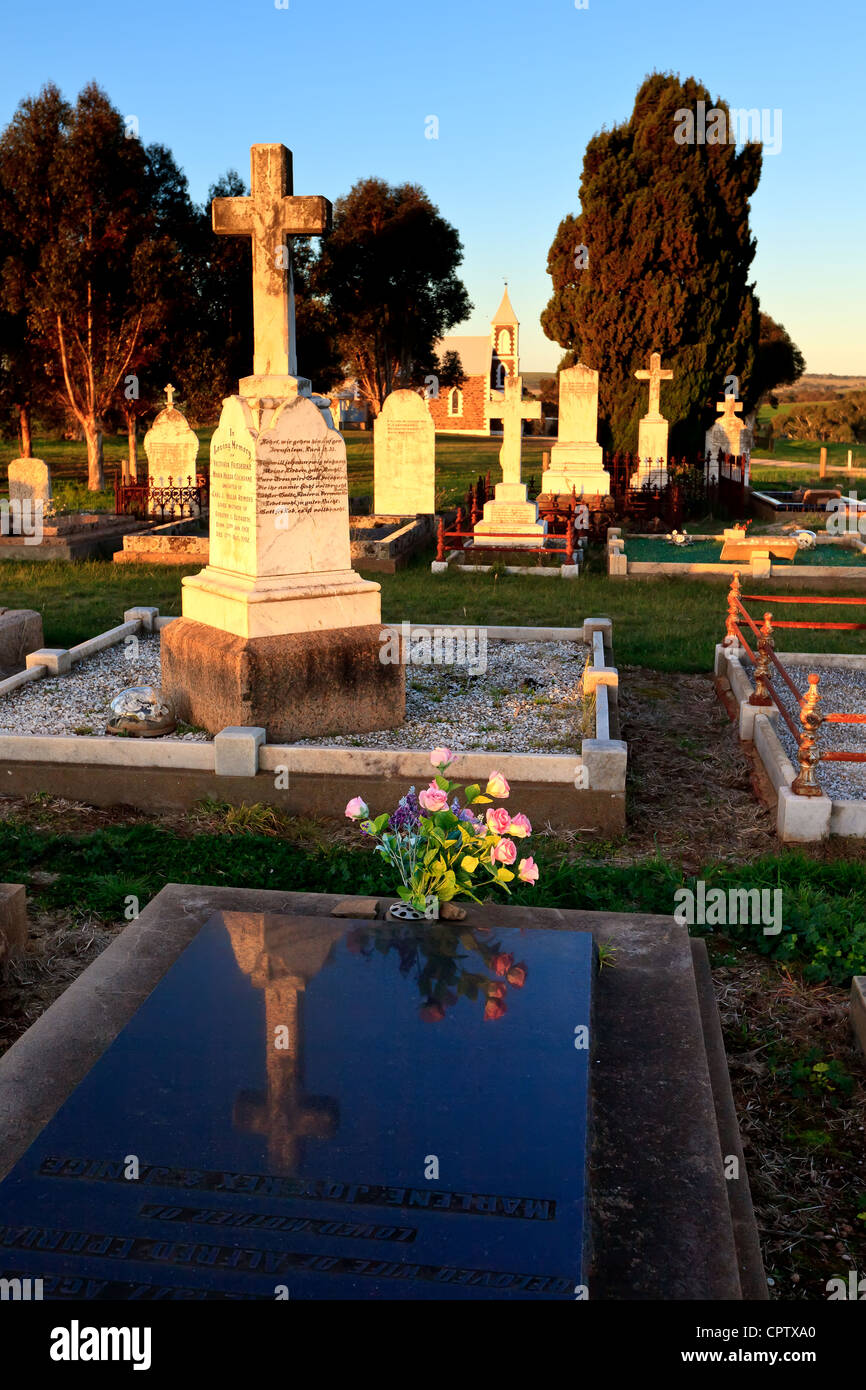 Cemetery headstones hi-res stock photography and images - Alamy