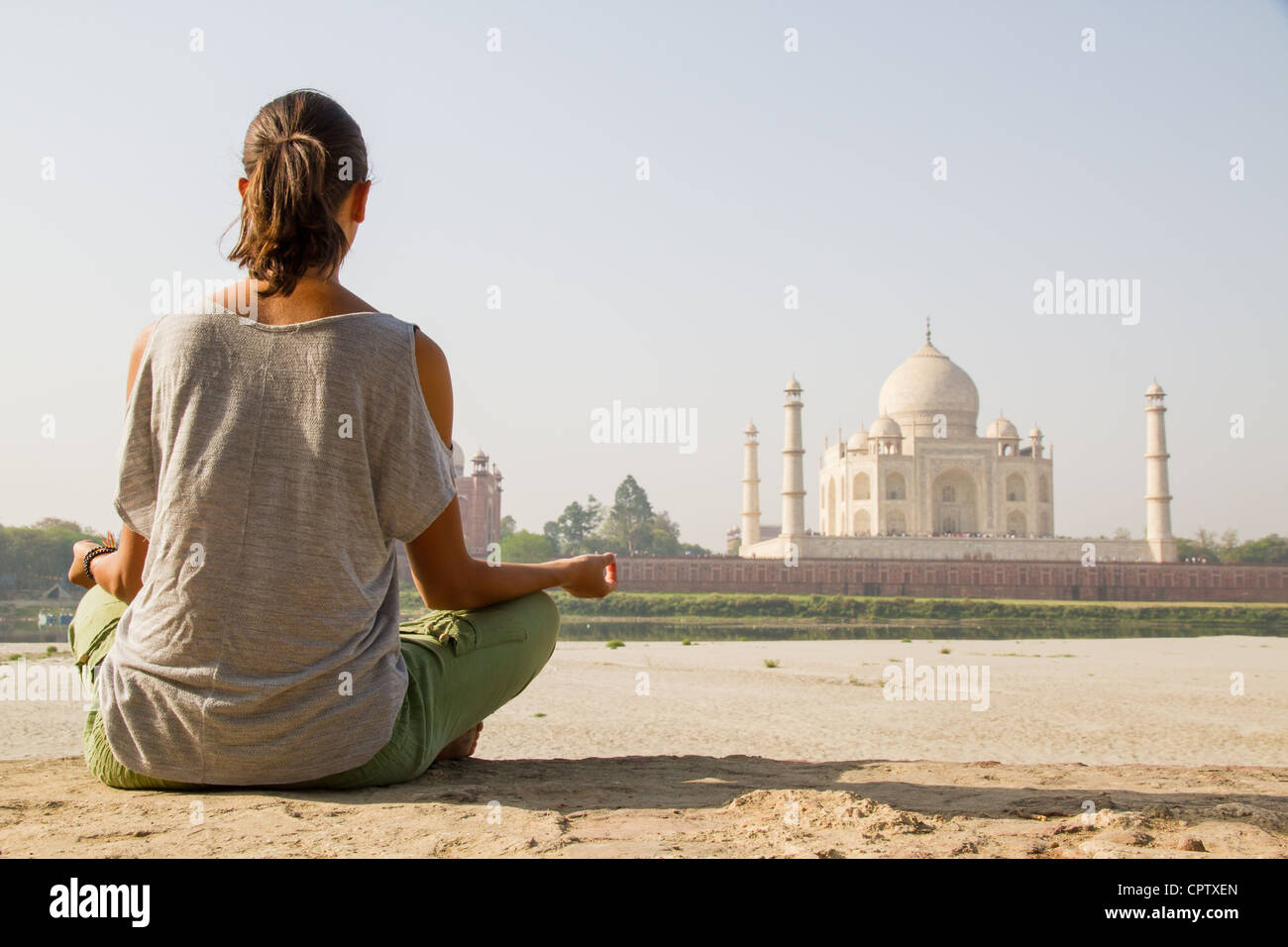 Taj mahal tourist female hi-res stock photography and images - Alamy