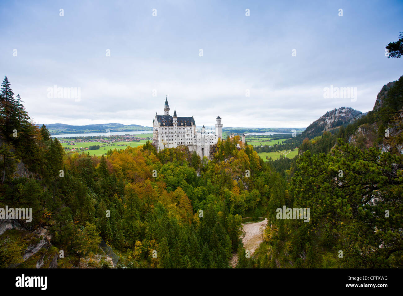 Schloss Neuschwanstein castle, 19th Century Romanesque revival palace ...