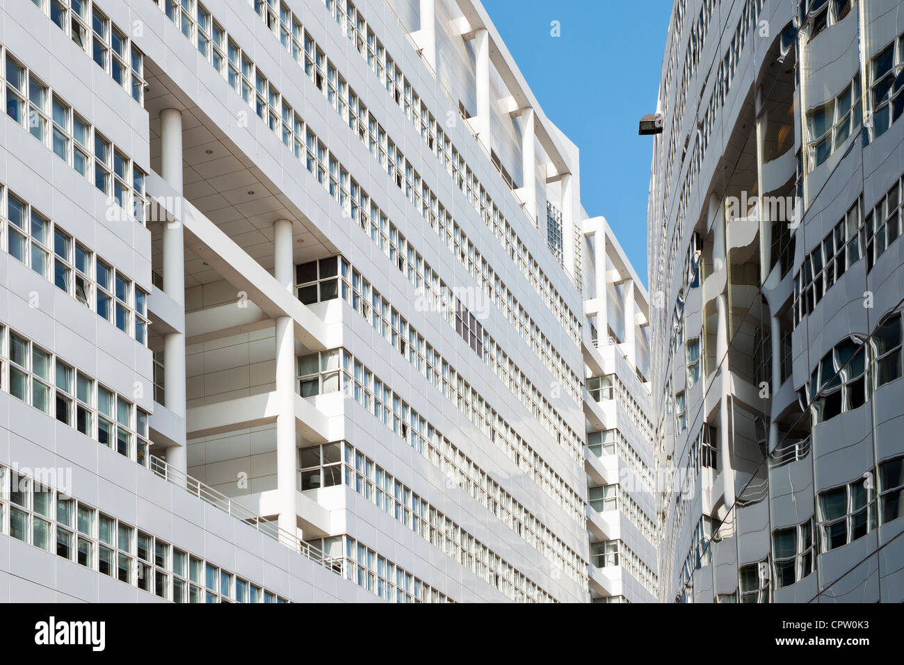 Straight lines of an office building erratically reflected in the glass ...