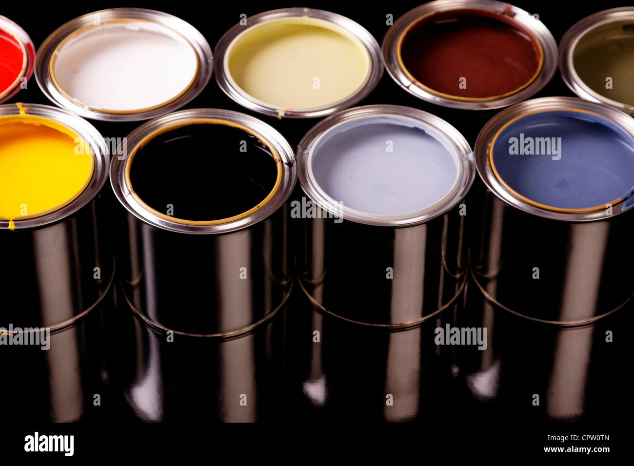 Painting apartment, a lot of paint, paintbrushes and more! Studio shots ...