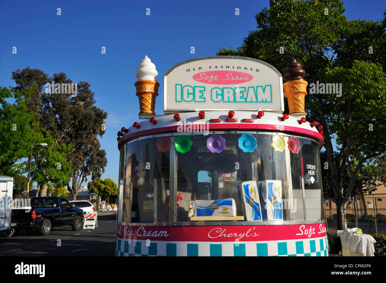 Ice cream cones window display hi-res stock photography and images - Alamy