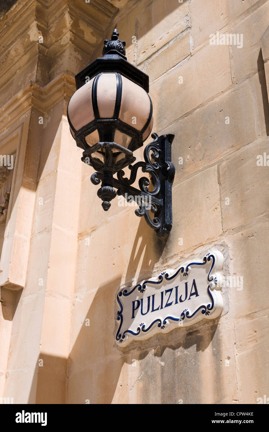 Police station entrance hi-res stock photography and images - Alamy