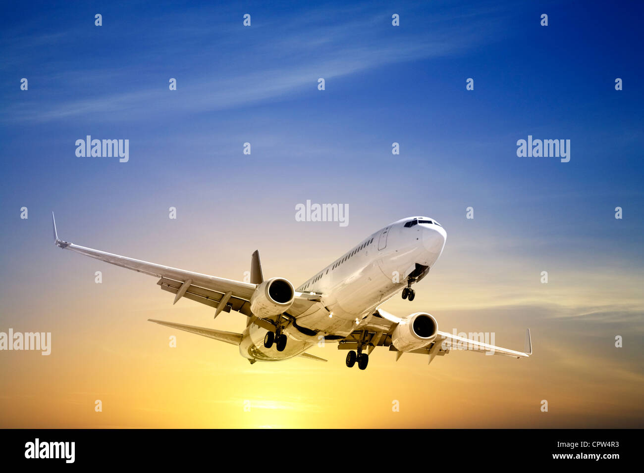 Aeroplane arriving hi-res stock photography and images - Alamy