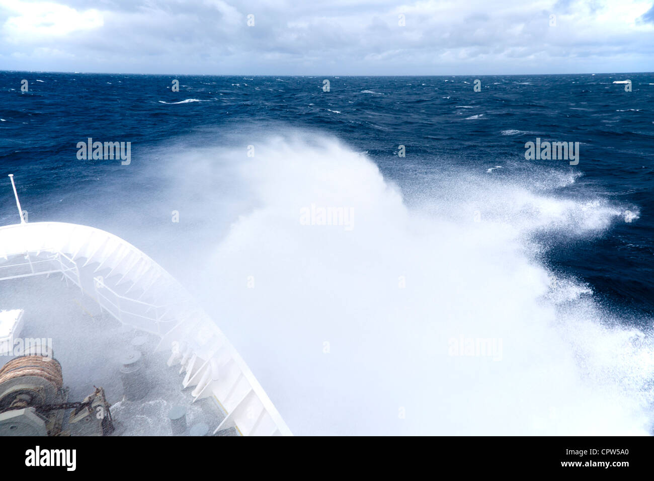 Pitching wave hi-res stock photography and images - Alamy