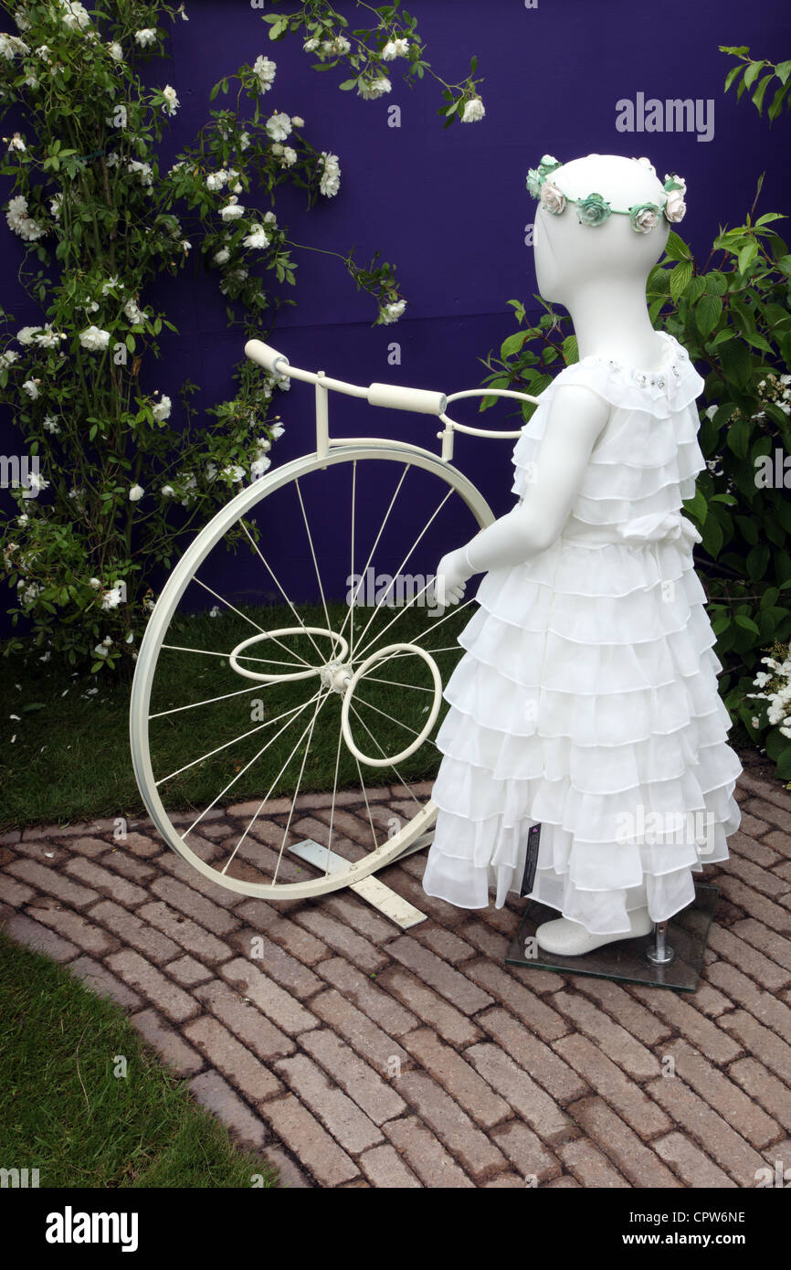 Victorian child statue Stock Photo - Alamy