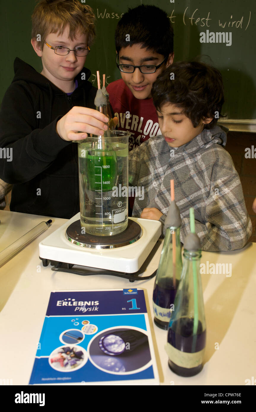 German schoolchildren in physics lesson Stock Photo - Alamy